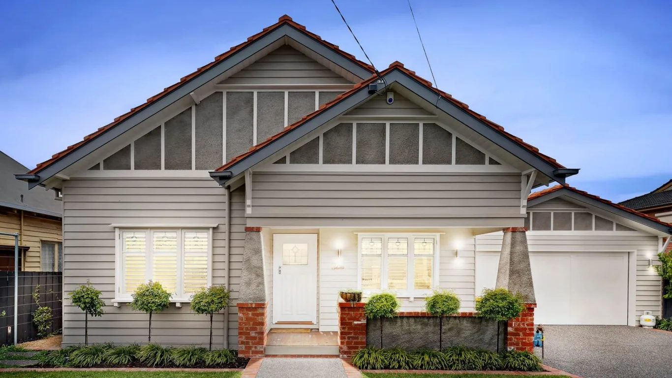 Elyse Knowles’ and Josh Barker's life in Byron Bay