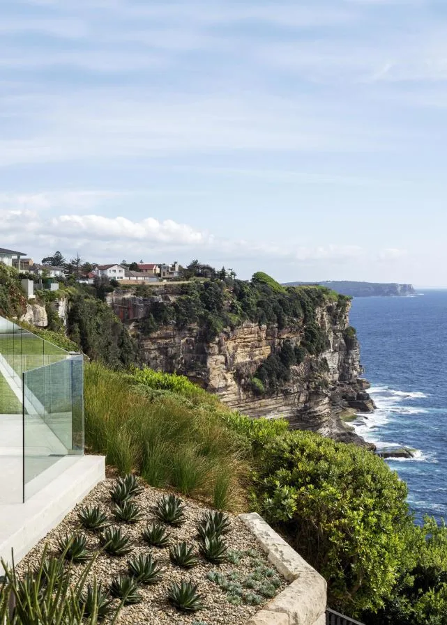 A Clifftop Coastal Garden: Breathtaking Views and Design