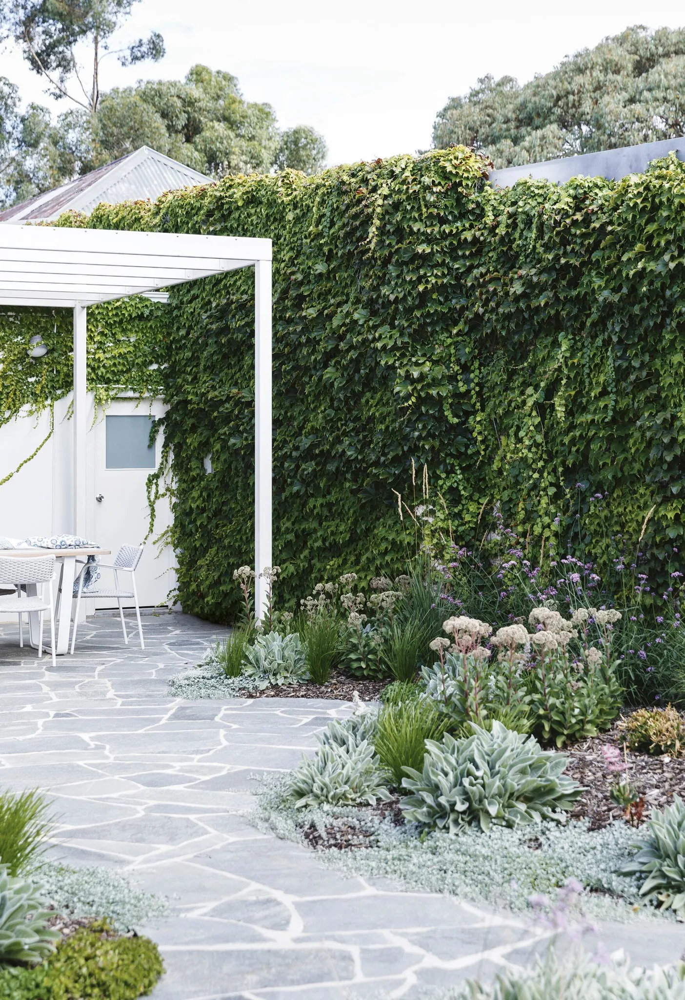 A clever garden path design brought this space together