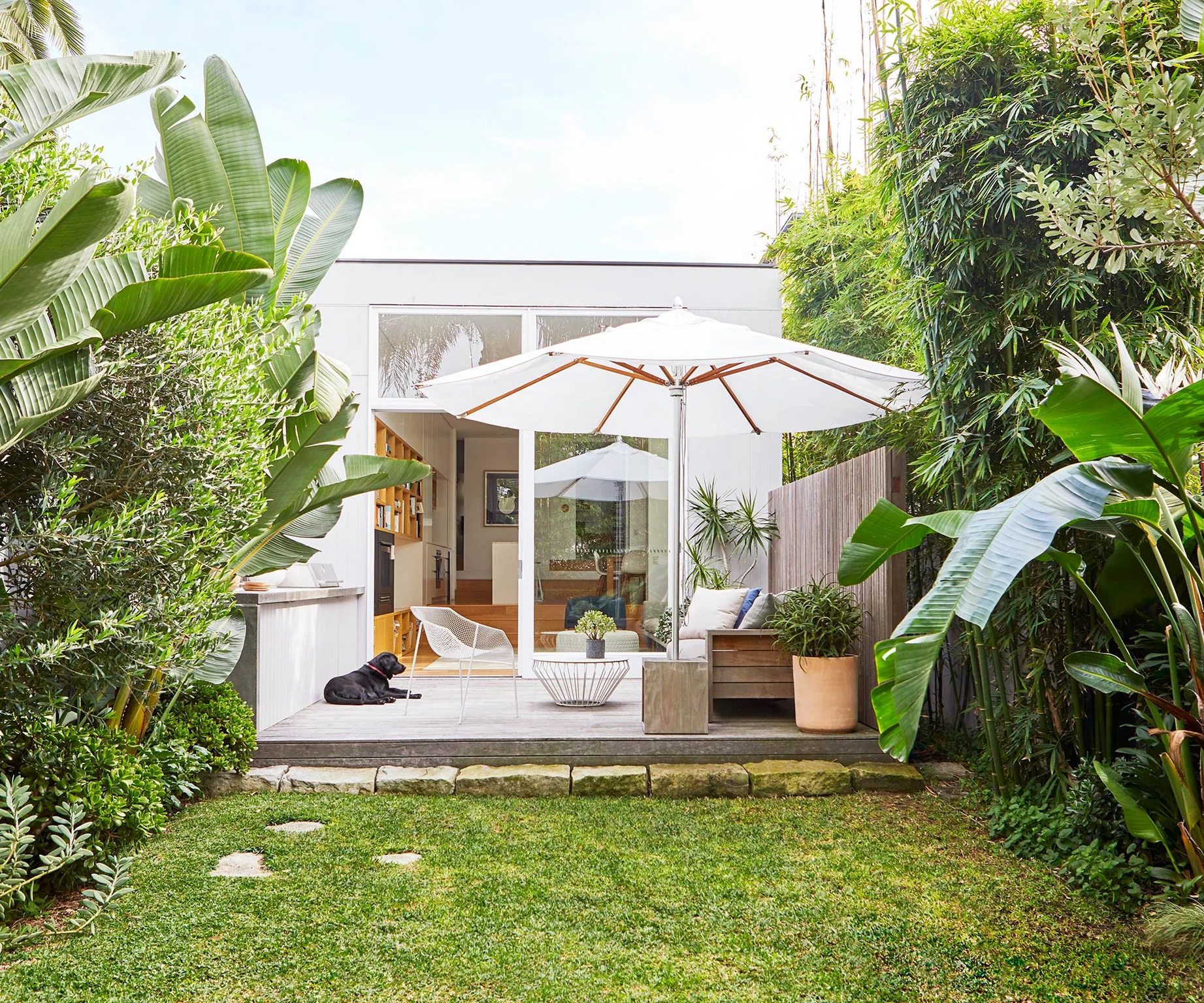 A multipurpose garden transformed this small space
