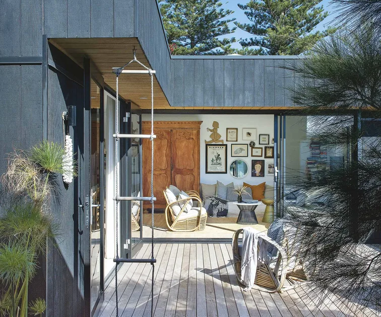 This Balinese-style home in Perth was built in 12 weeks