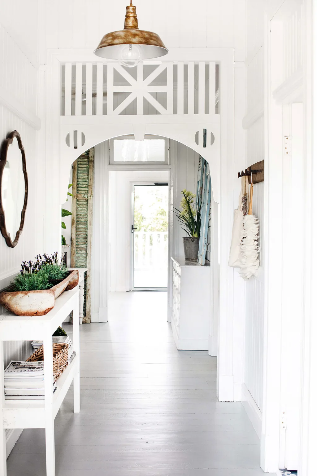 25 Charming Country Home Entryway Ideas
