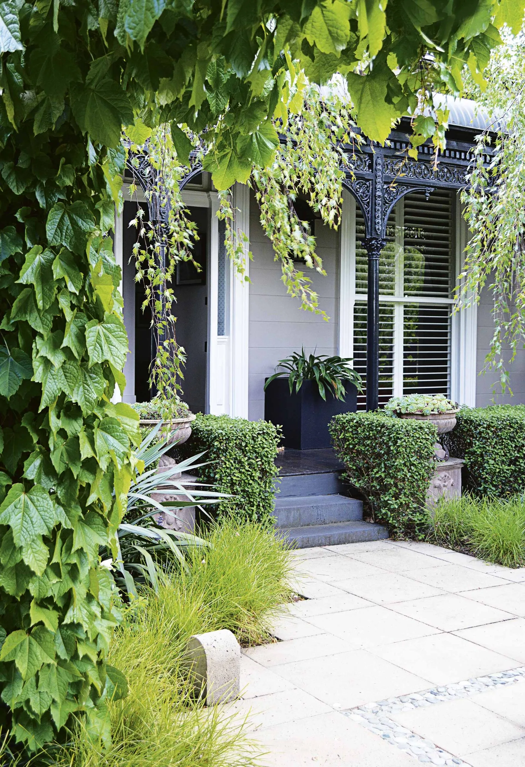5 entry garden ideas to spruce up your home