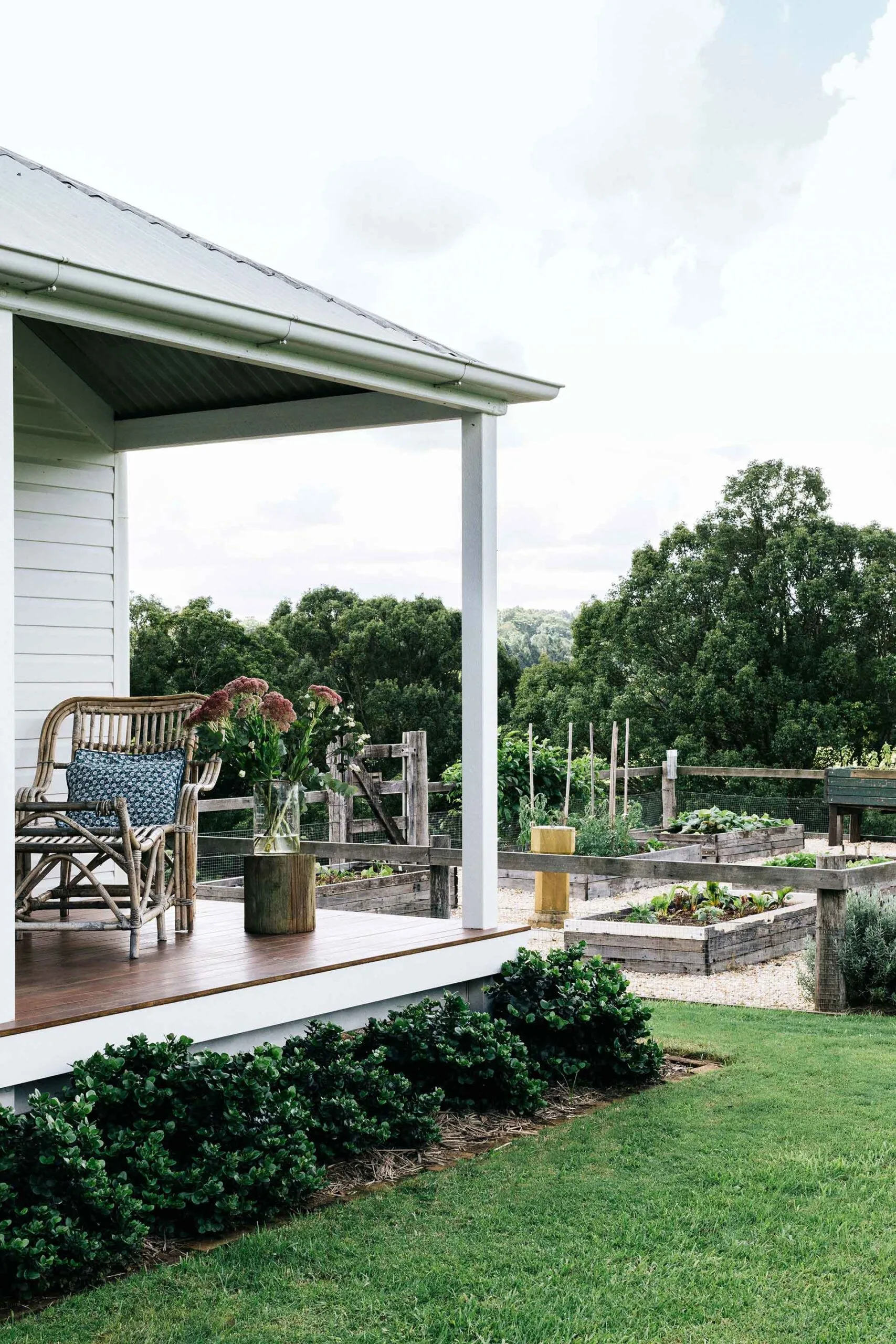 27 Country Verandahs You'll Want To Relax On