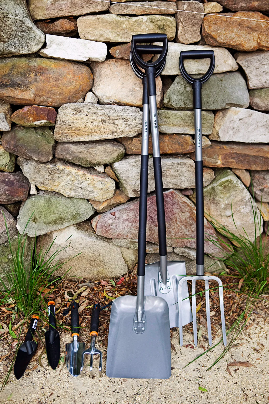 How to use a spade or shovel safely