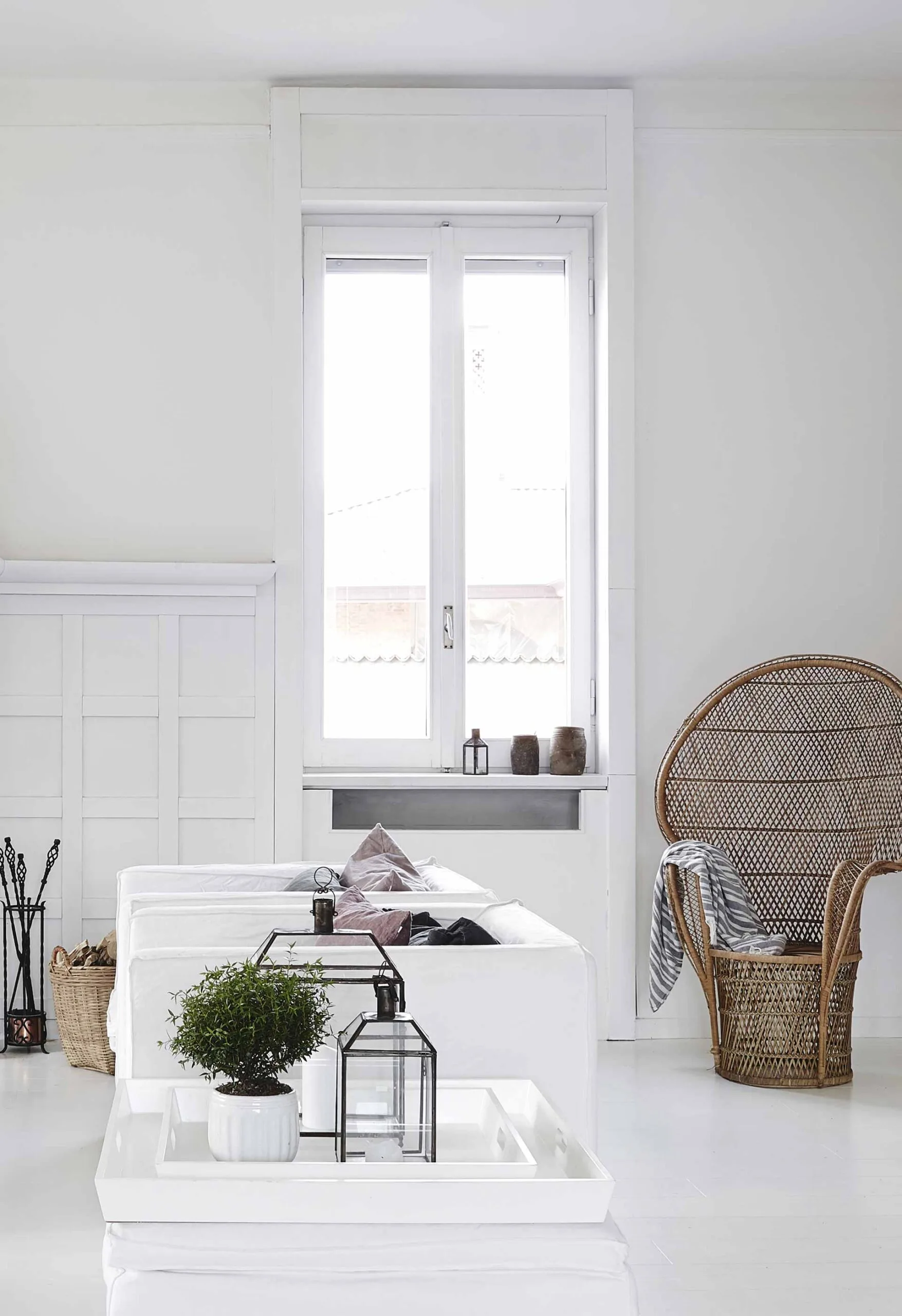 A Liberty Style house in Milan with an all-white palette