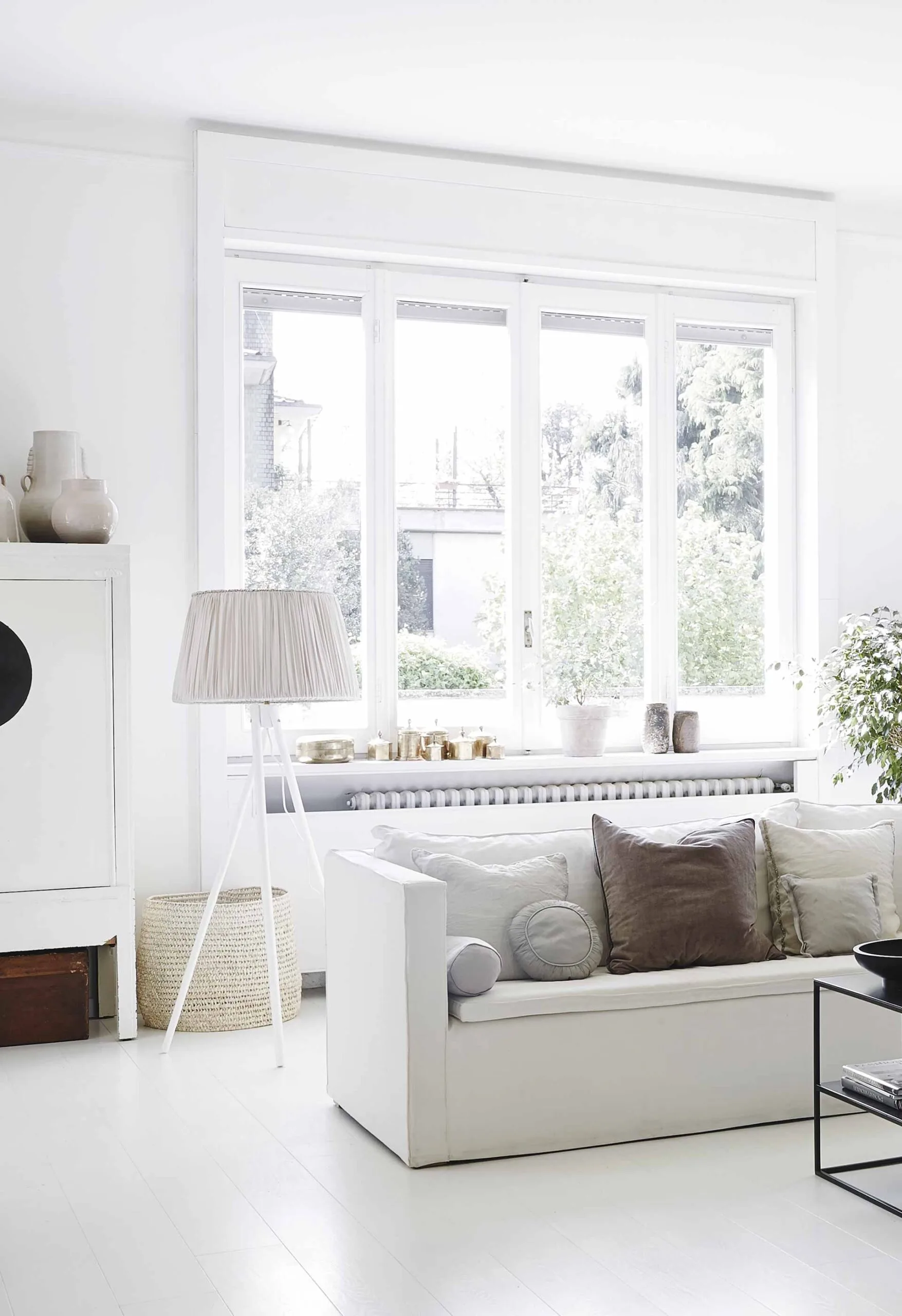 A Liberty Style house in Milan with an all-white palette