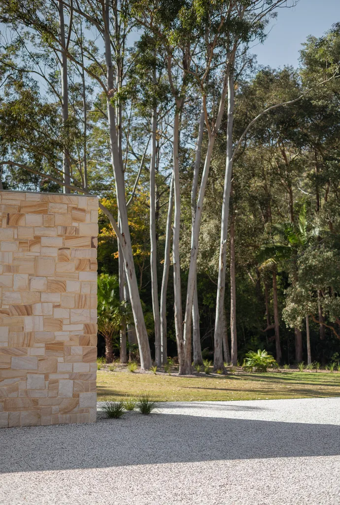 An expansive Central Coast with a pared-back aesthetic