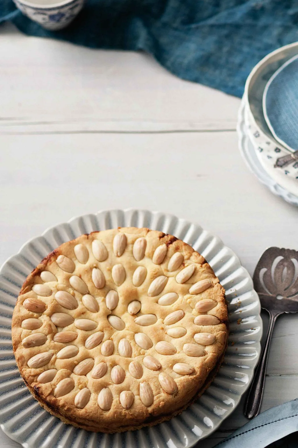 Traditional almond tart recipe to make for the whole family