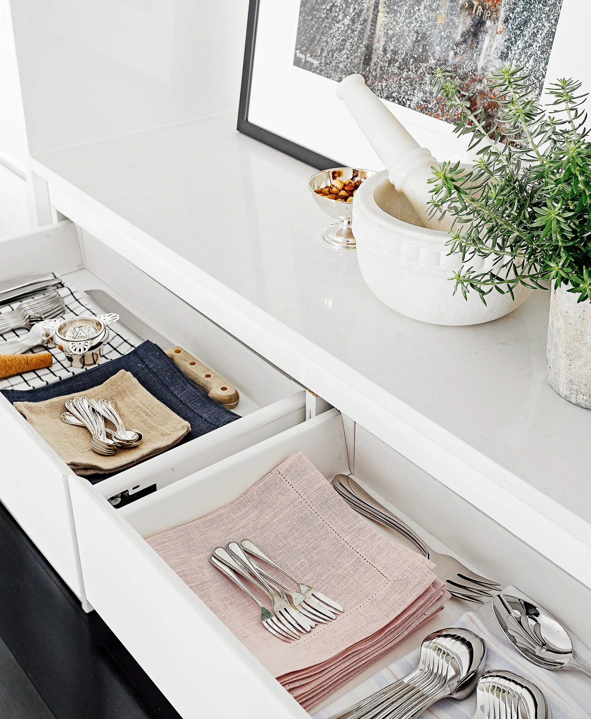 Peter Walsh's 7 Decluttering Hacks for Home Organisation | Homes To Love