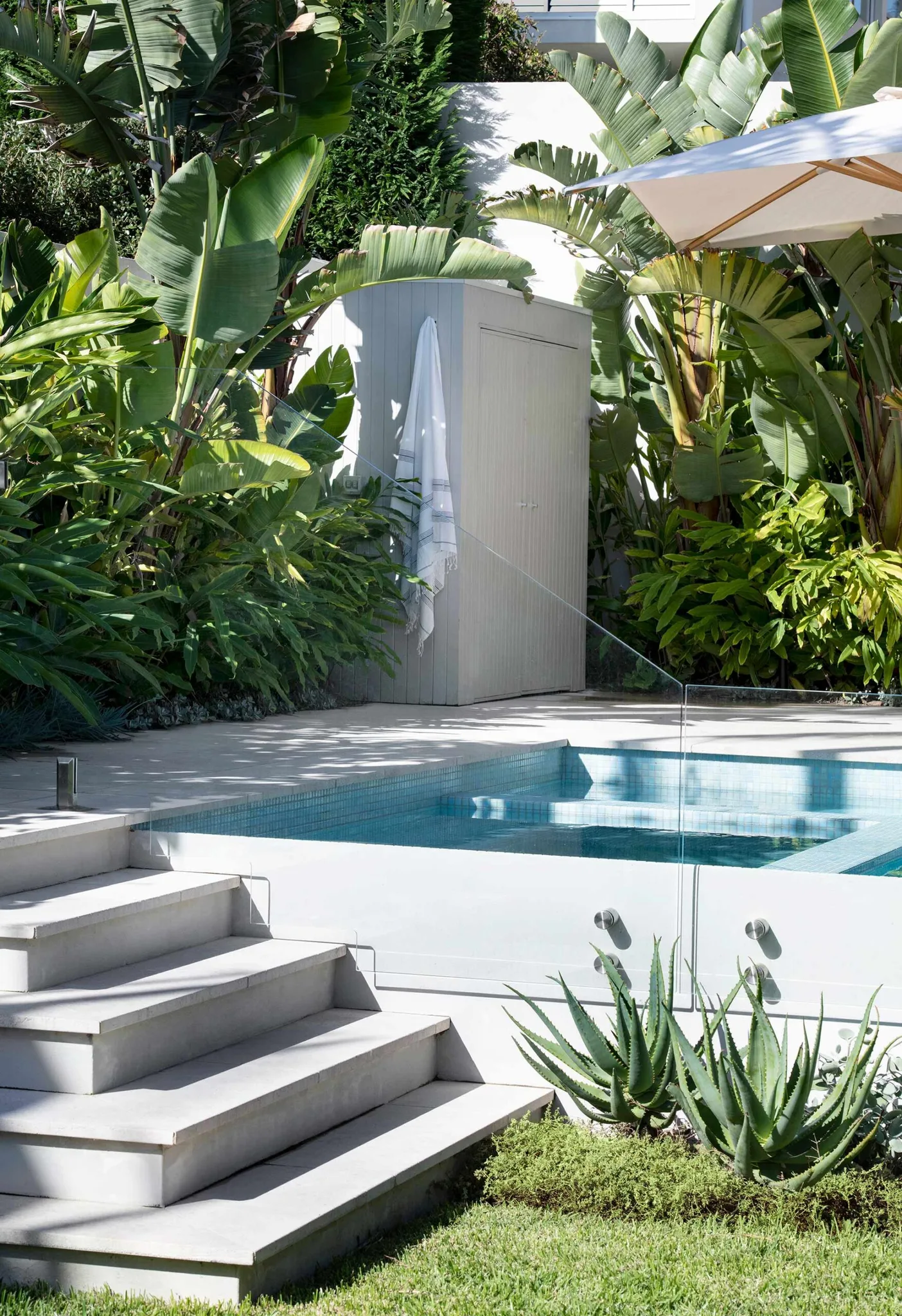 A resort inspired tropical garden is the perfect city escape
