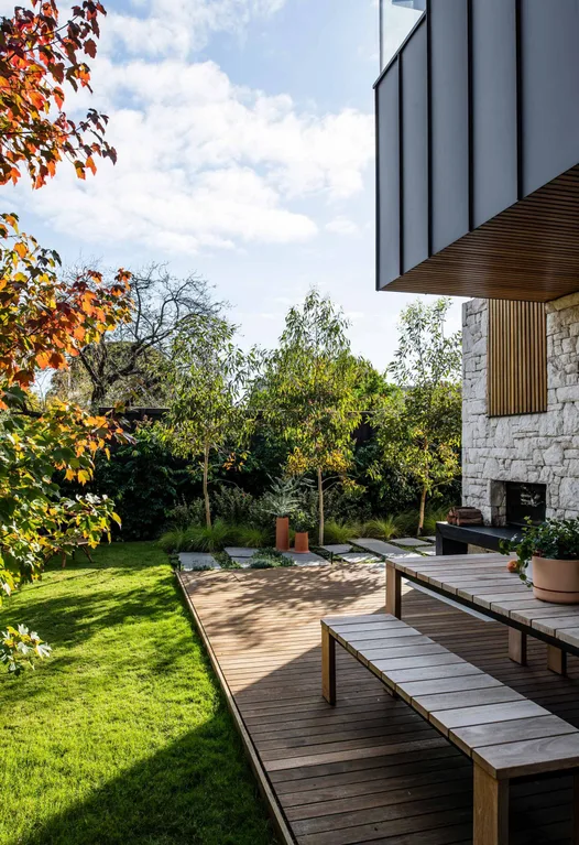 An evergreen garden in Melbourne built for year-round living
