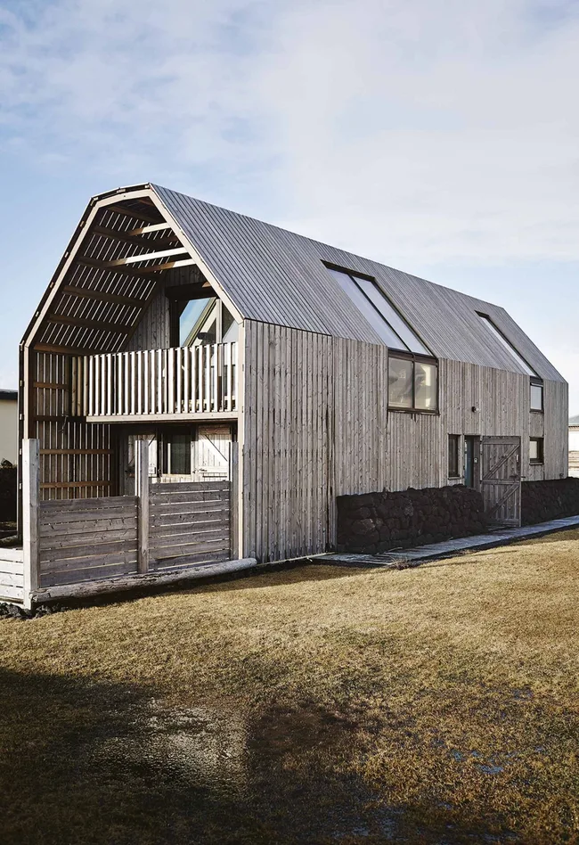 A Nordic barn in Iceland is now the perfect modern home