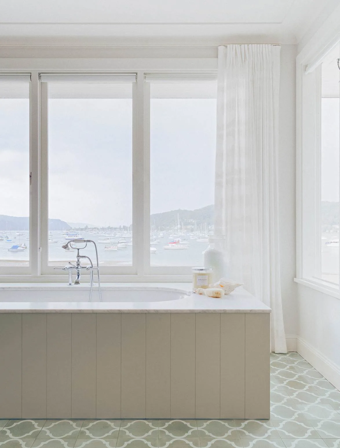 14 heavenly Hamptons-style bathrooms