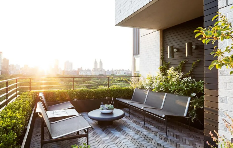 How to decorate a balcony or deck in full sun