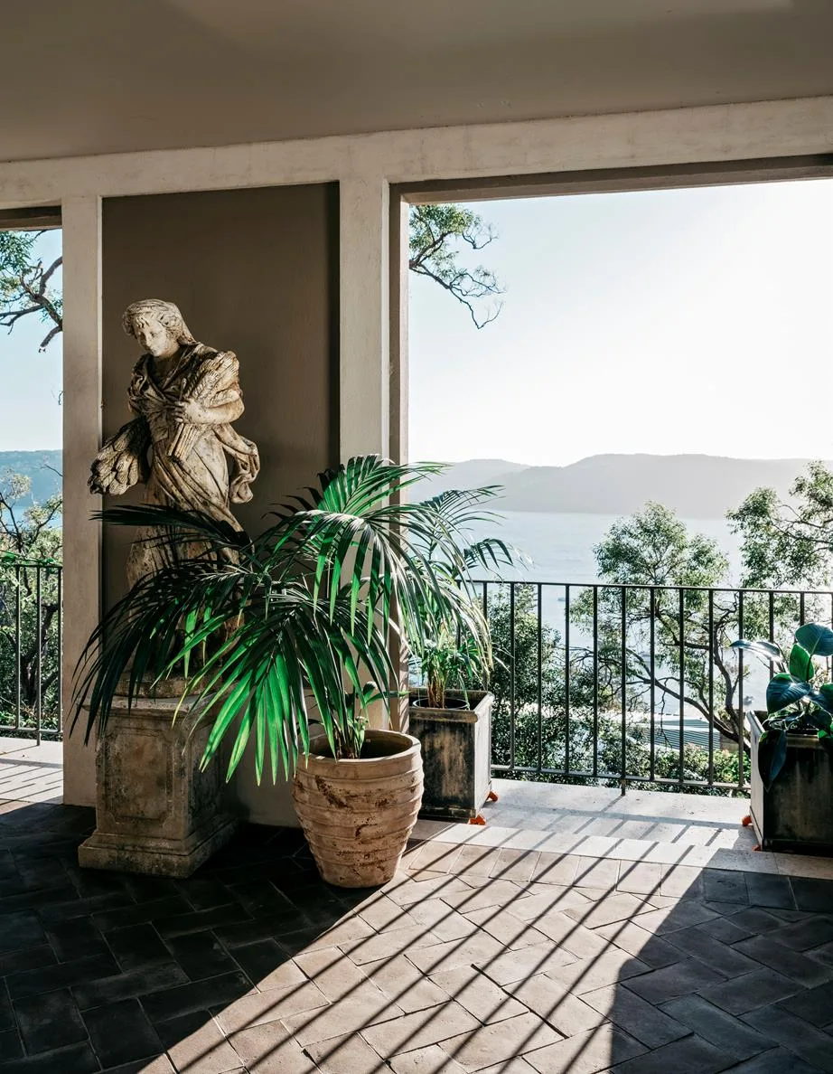 How to decorate a balcony or deck in full sun