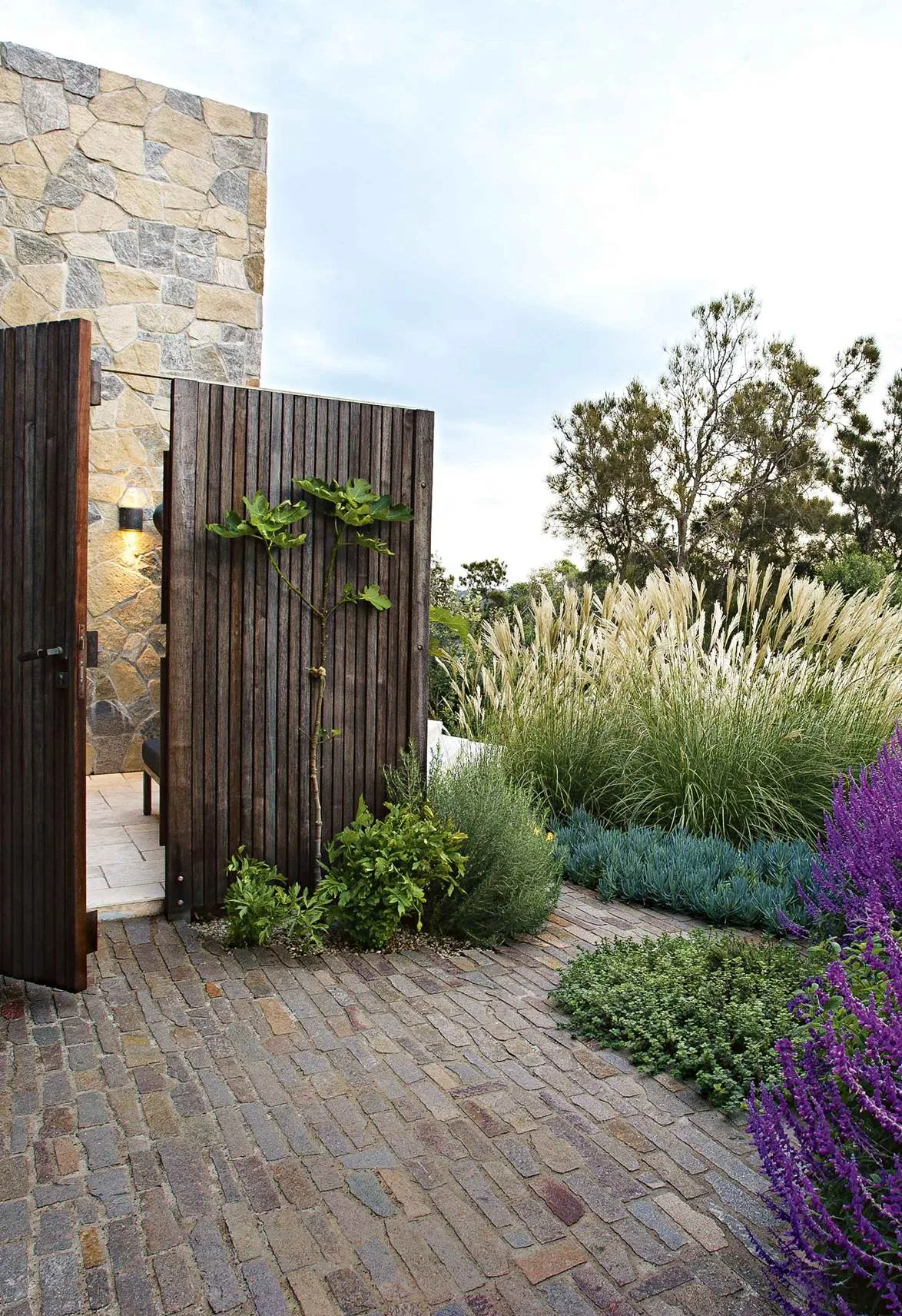 Front Yard Landscaping Ideas: 17 Australian Gardens To Inspire | Homes ...