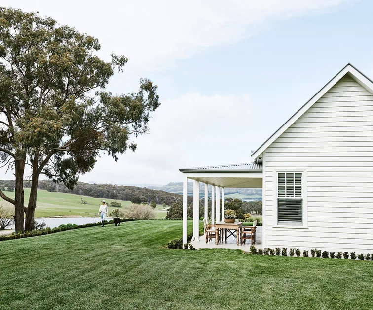 A modern Australian farmhouse with passive solar design
