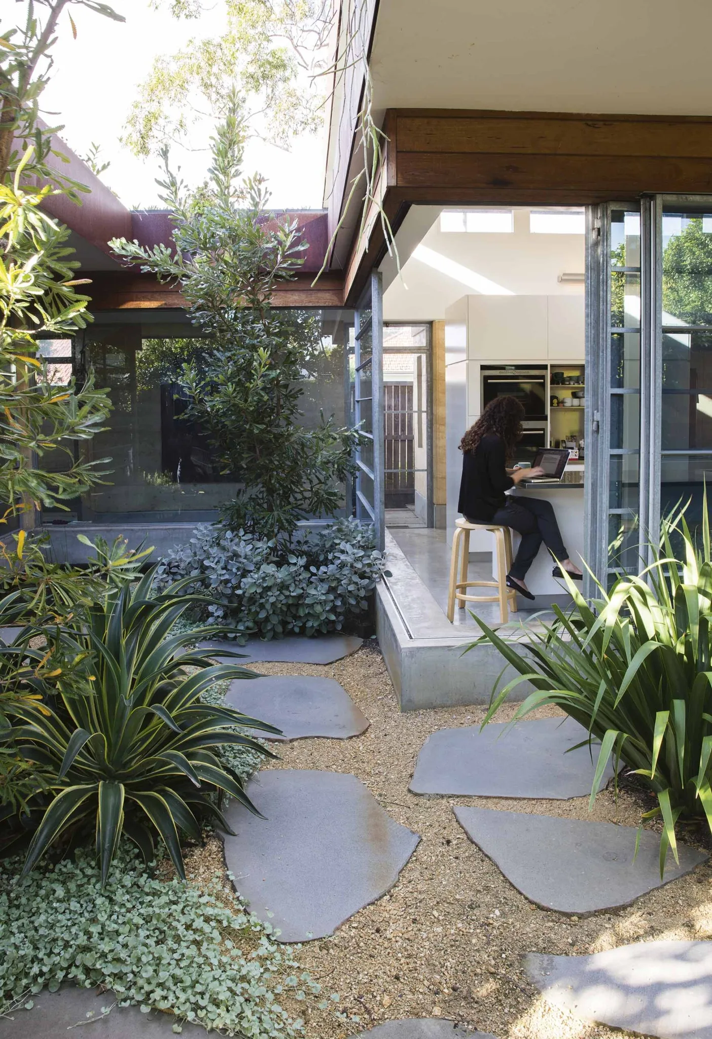 Garden Seamlessly Connects Indoors and Outdoors | Homes To Love