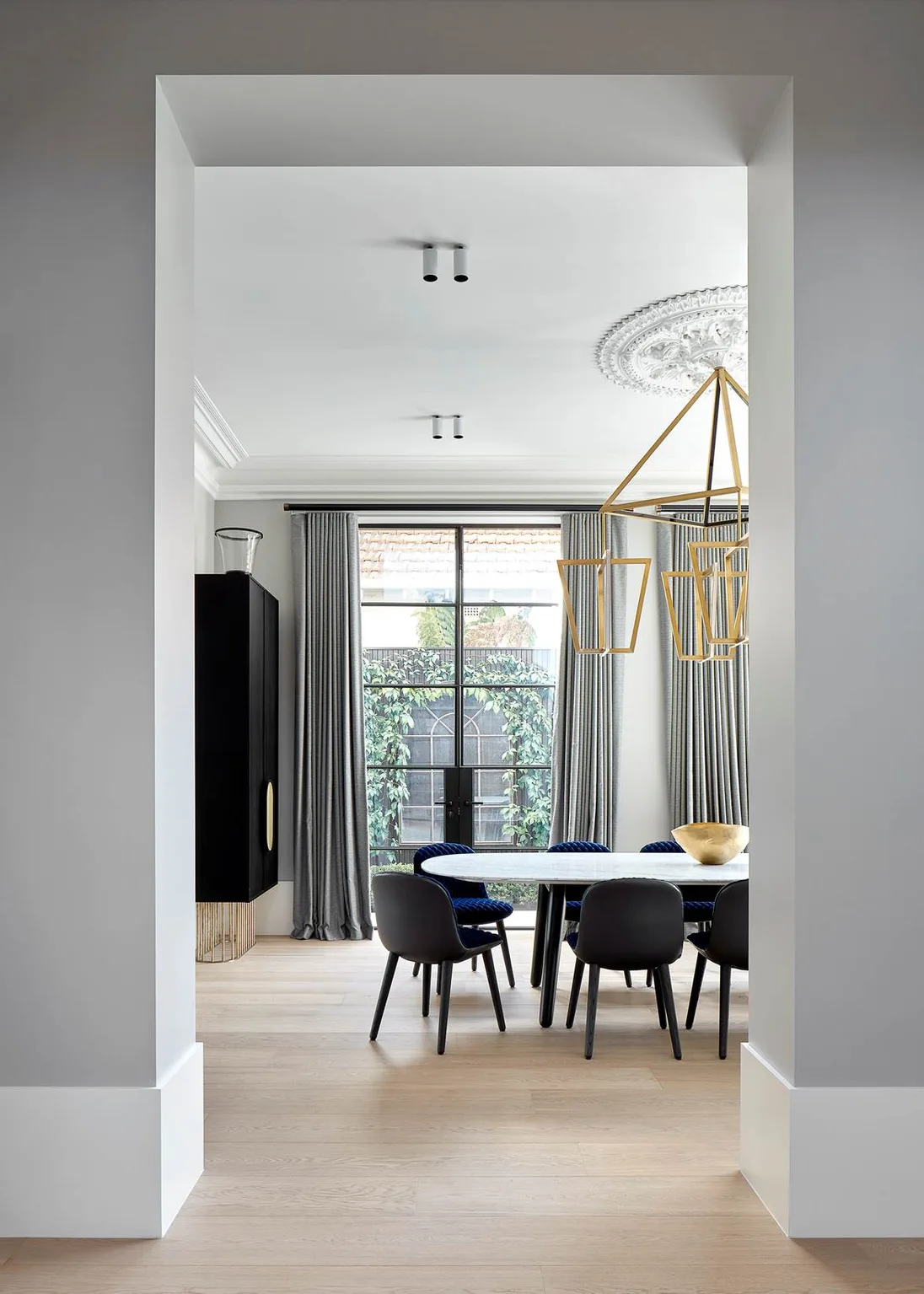 Ceiling roses: 11 homes with beautiful designs