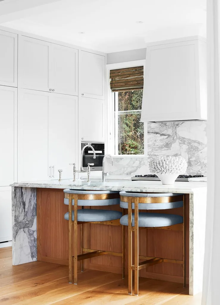 11 kitchen island benches wrapped in timber