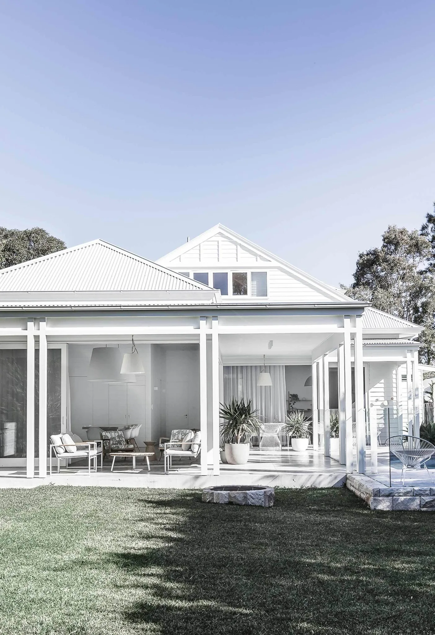 A creative couple build a modern beach house