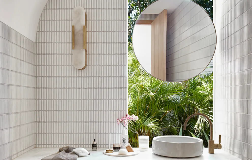 20 round mirrors for a curvaceous home