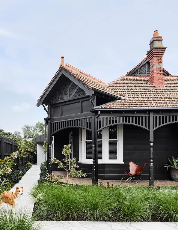 19 Dark Home Exteriors That Dare To Be Different