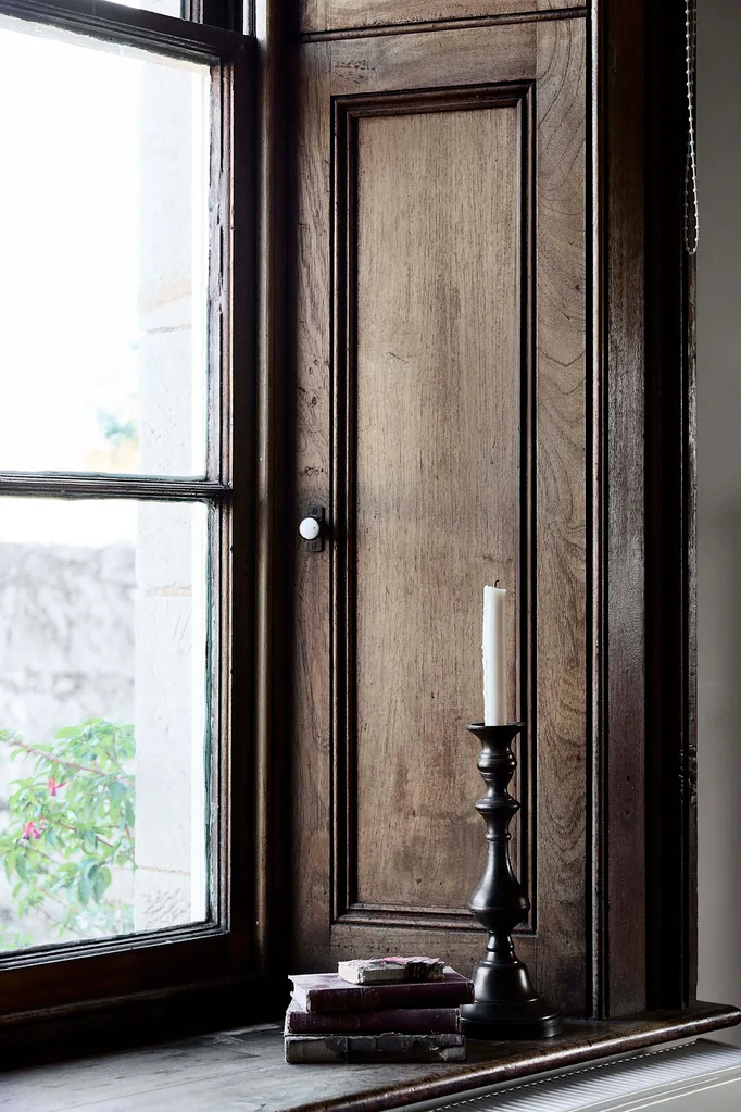 A sandstone Georgian mansion with a fresh, inviting interior