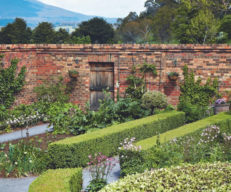 8 wonderful walled garden ideas