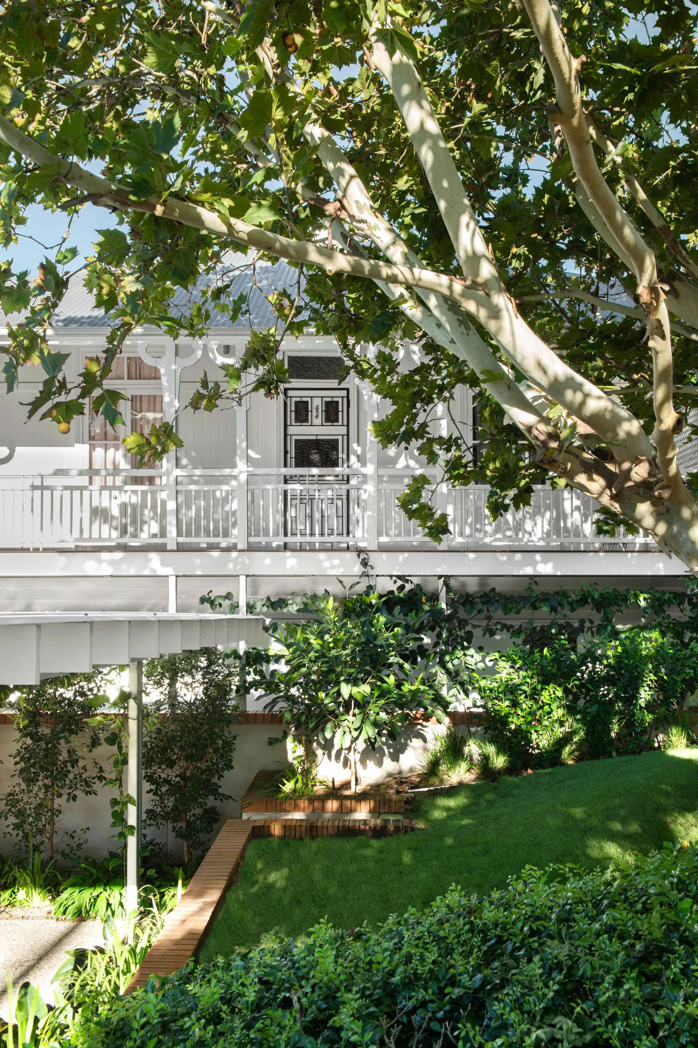 Front Garden Inspiration: 21 Stunning Ideas | Homes To Love