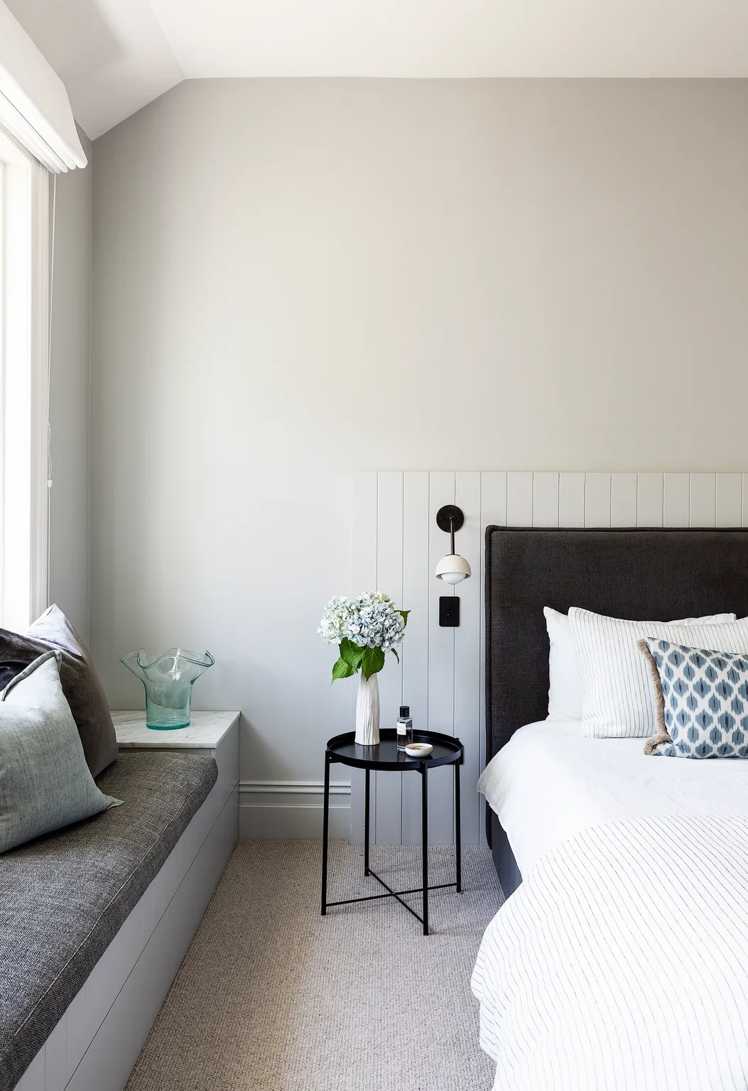 16 sublime bedside table scenes
