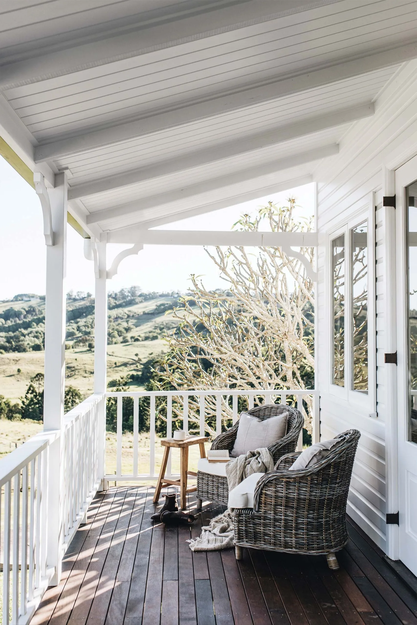 27 Country Verandahs You'll Want To Relax On