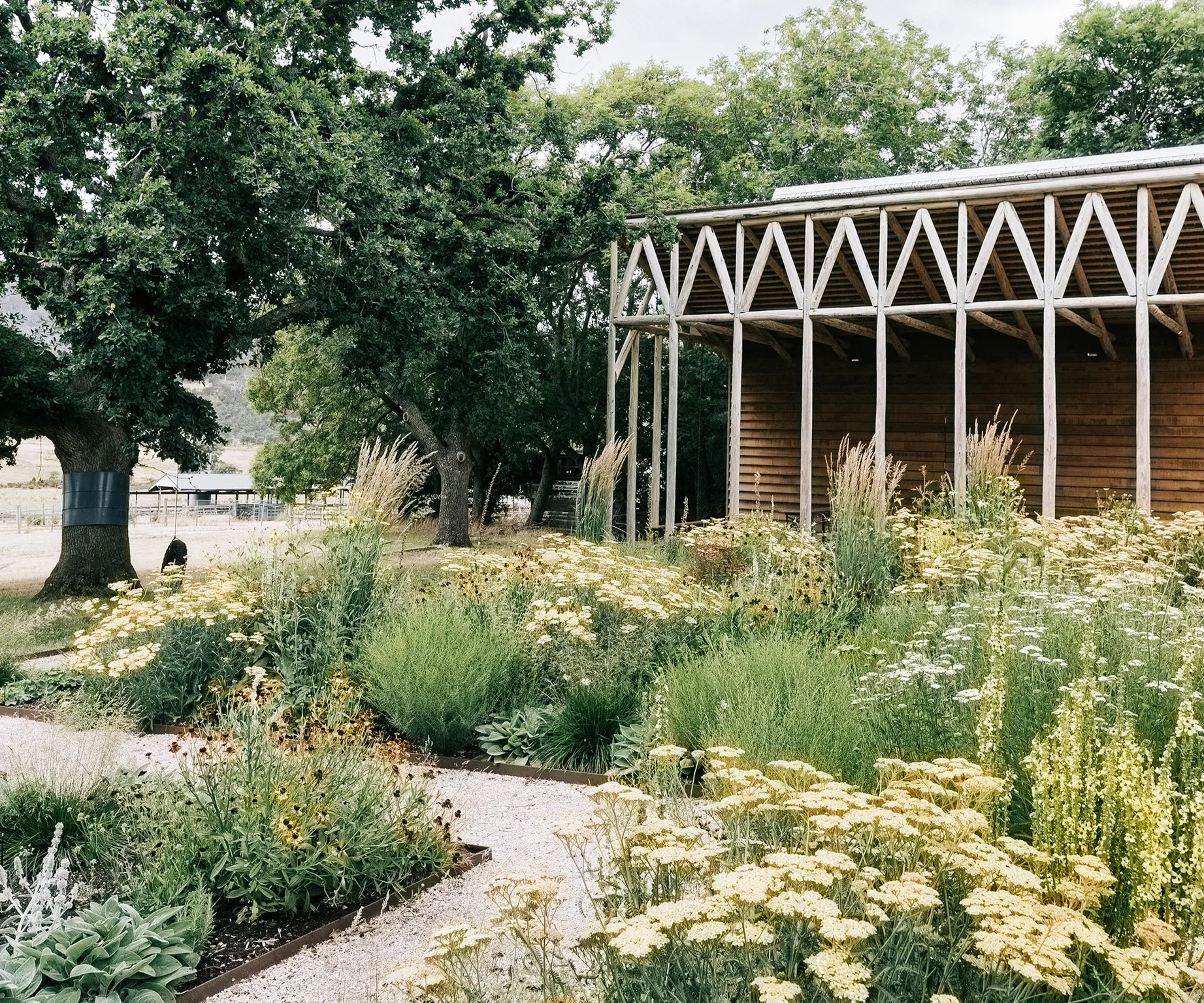 24 Beautiful Country Gardens To Inspire