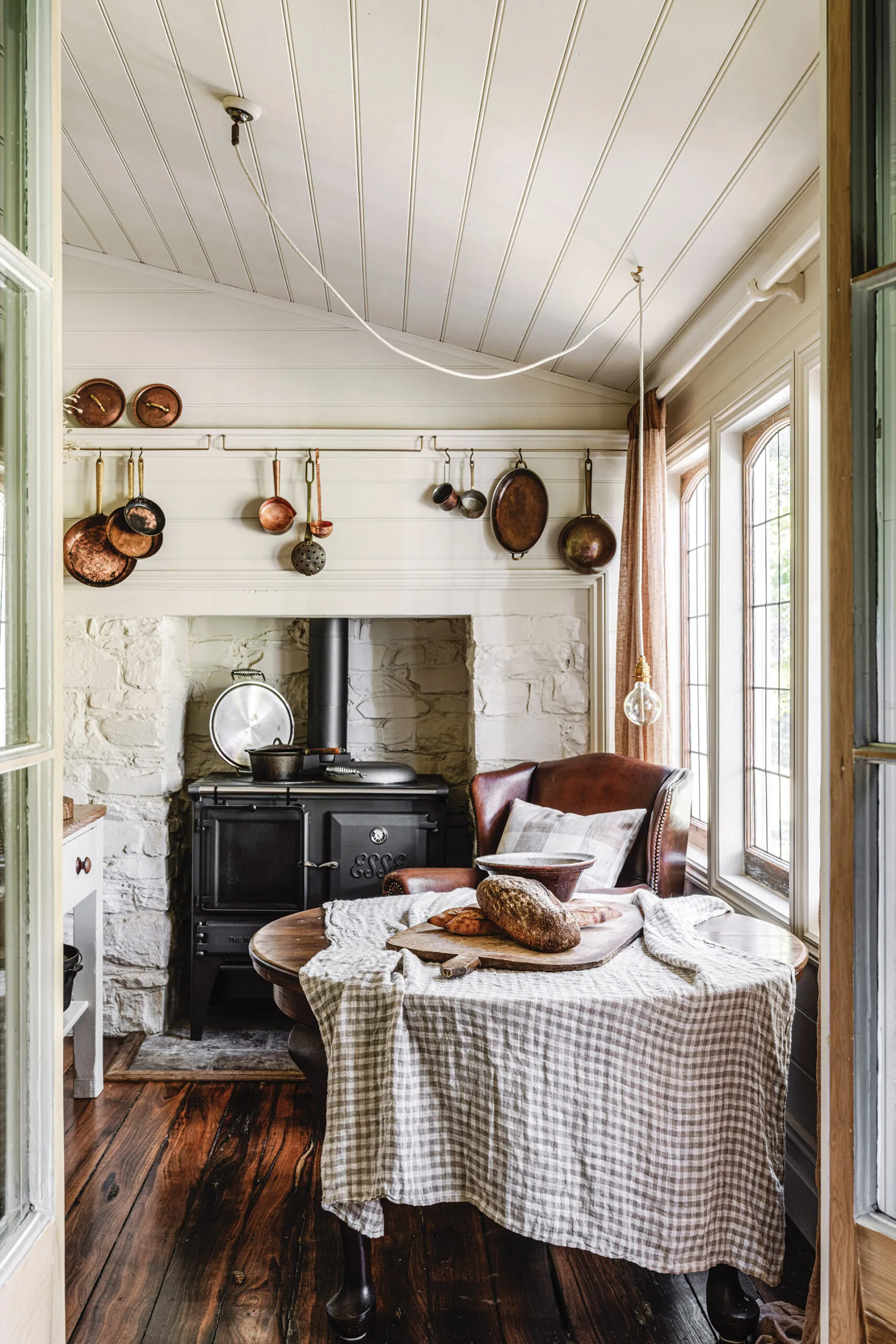 A restored heritage cottage in Dry Diggings, VIC