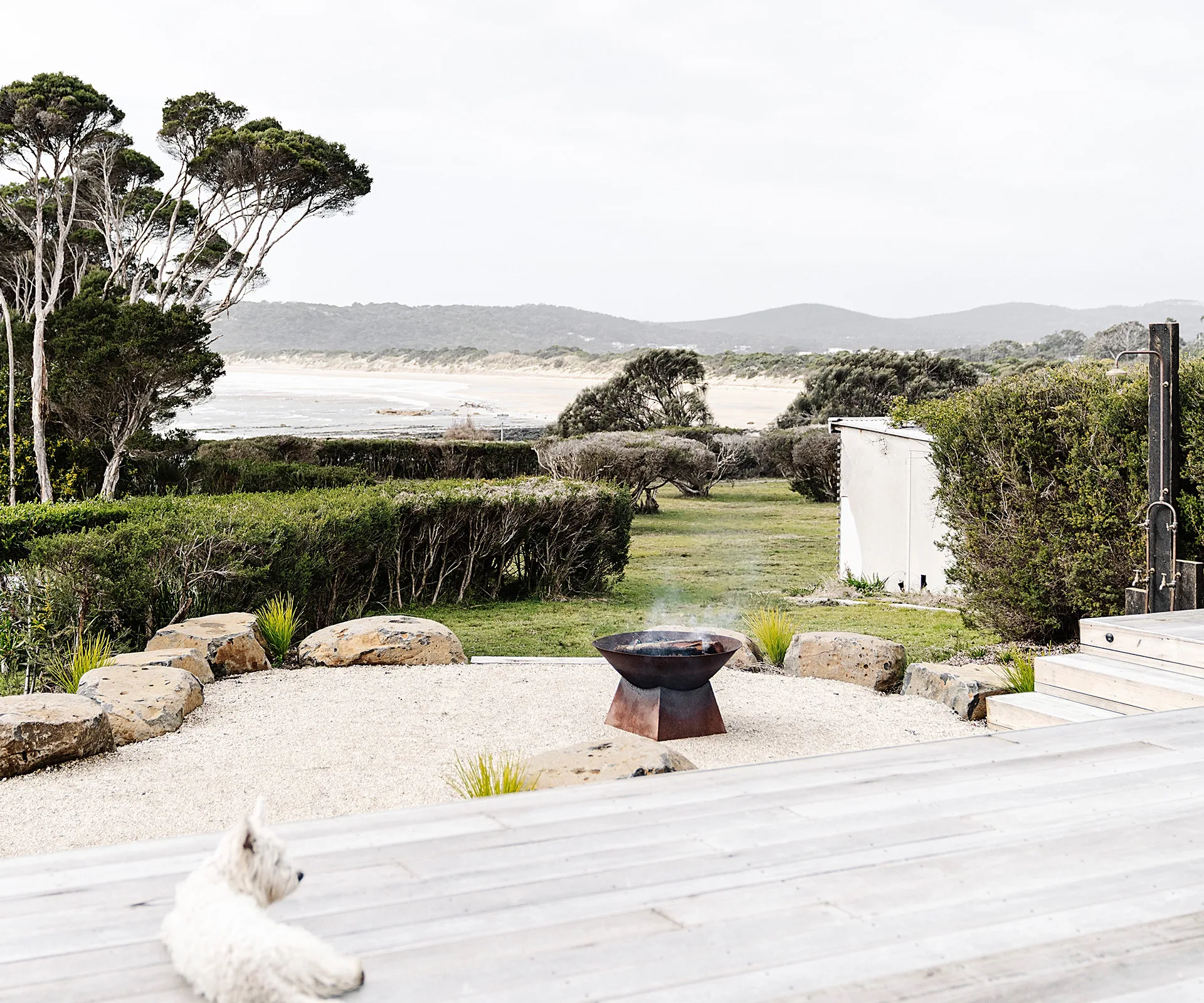 5 outdoor living ideas from country and coastal homes