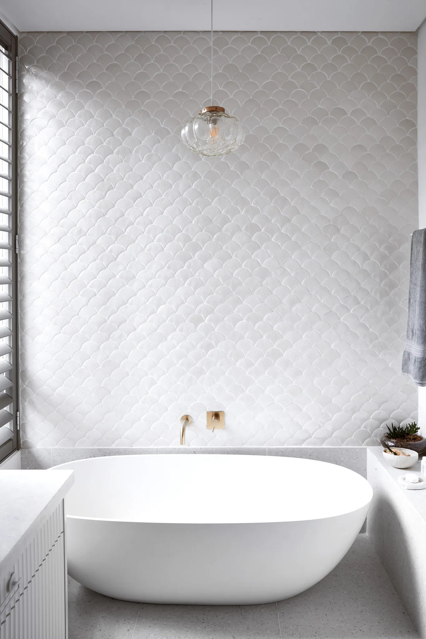 Modern White Bathroom: 22 Ideas To Inspire