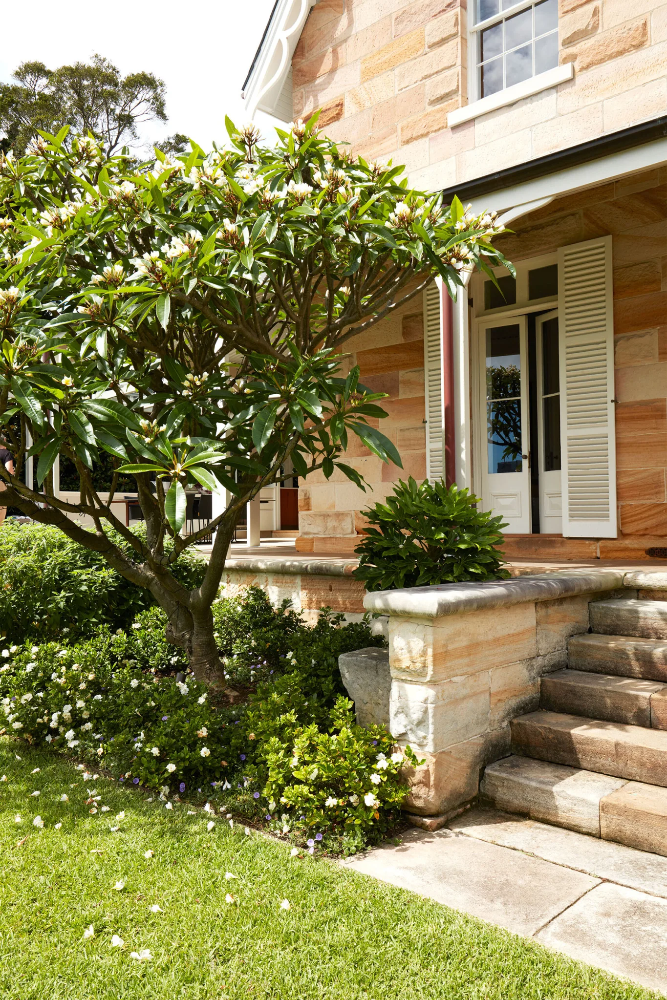 A Handsome Sandstone Home Overlooking Sydney Harbour