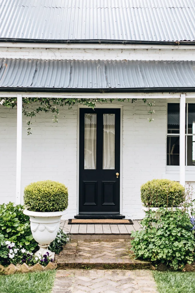 Interior Designer Steve Cordony Sells Rosedale Farm In Orange