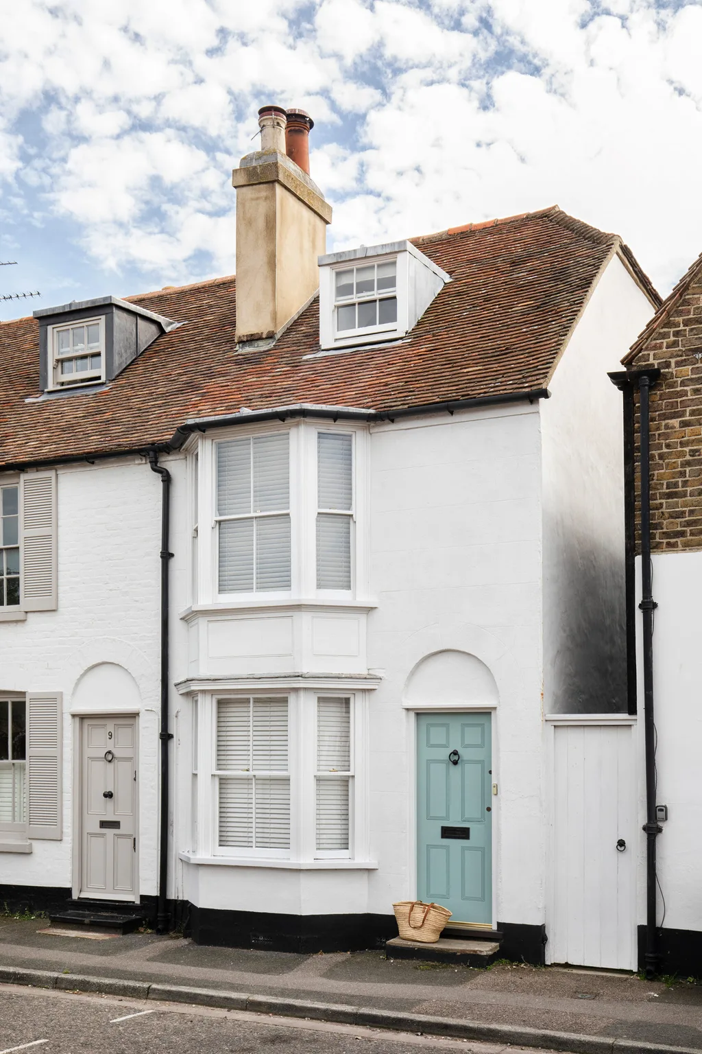 An 1830s English Coastal Cottage With Heritage Features