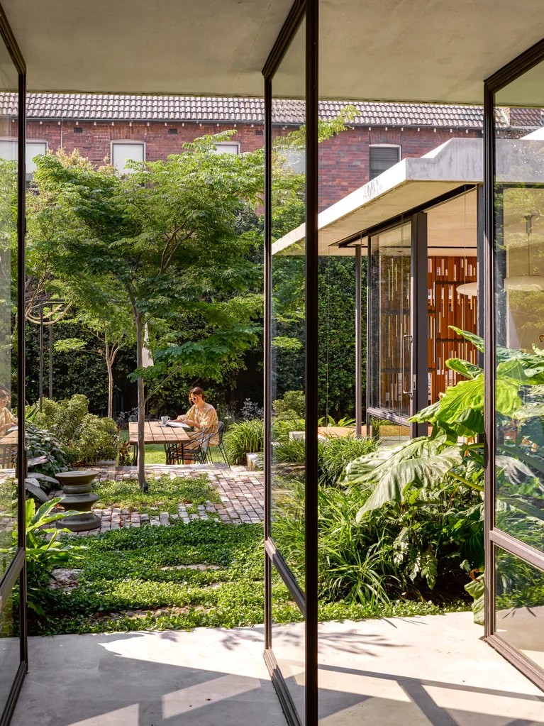 A Lush Central Courtyard Tucked Away In A Sydney Home