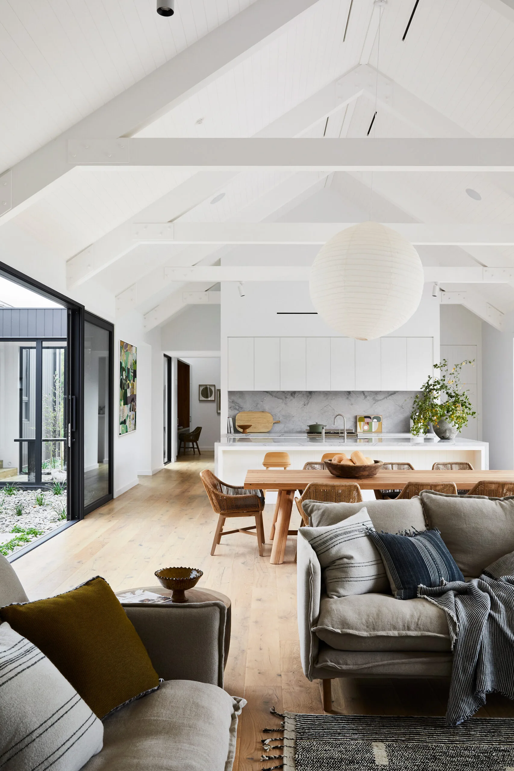 A Modern Black Barn In Mornington Peninsula, VIC