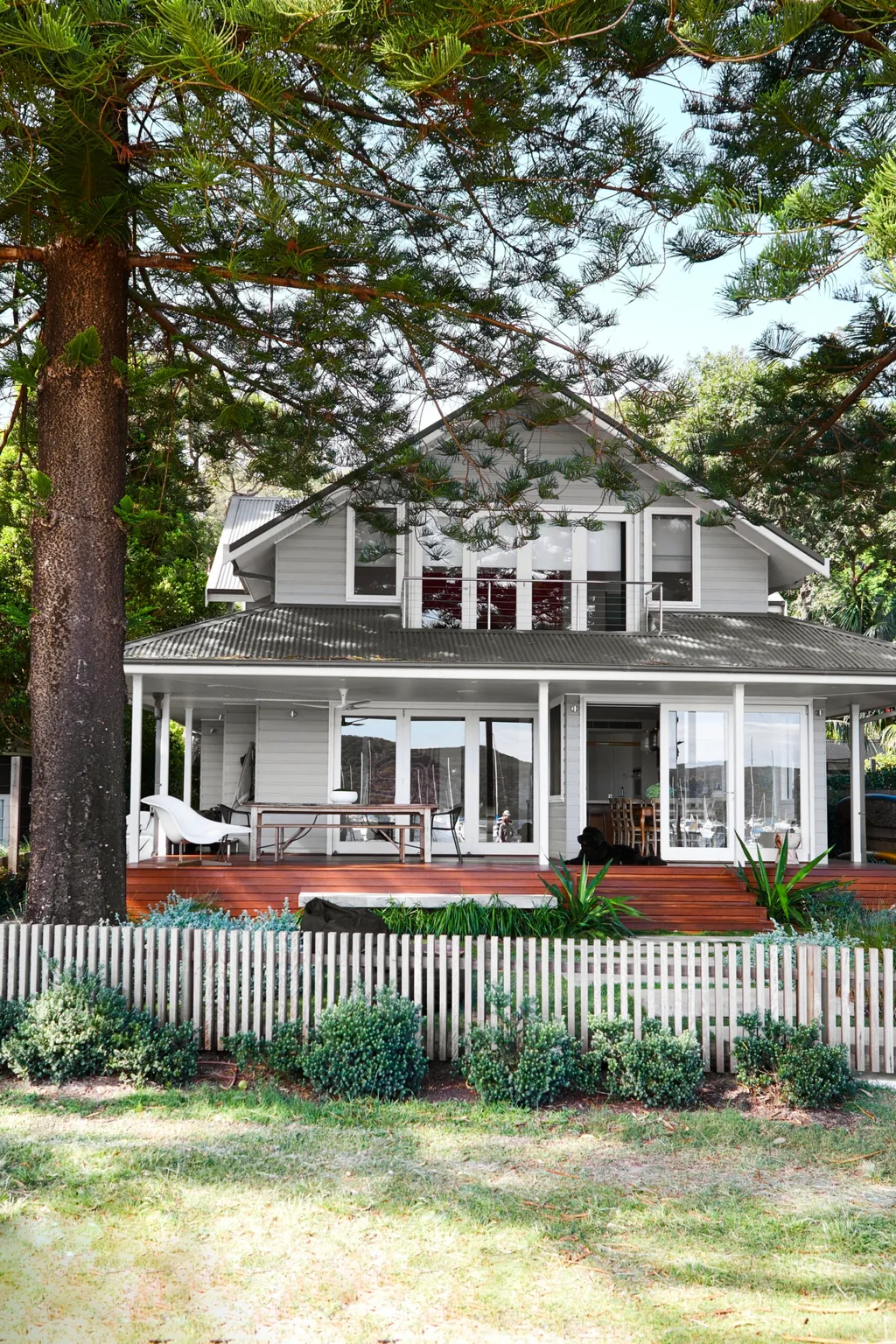 A Laidback Coastal Garden With Ornamental Grasses