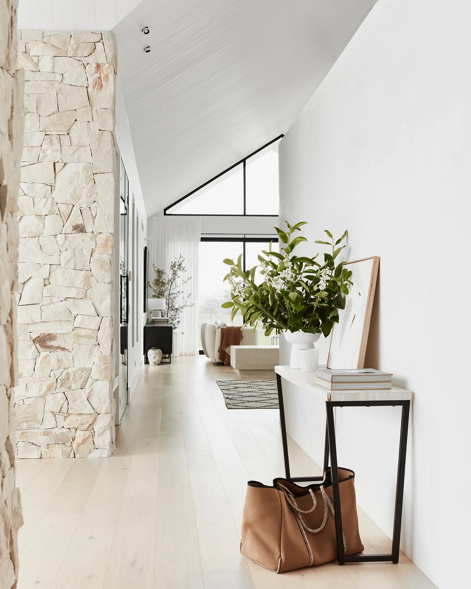 A White Modern Country Home In Bowral, NSW
