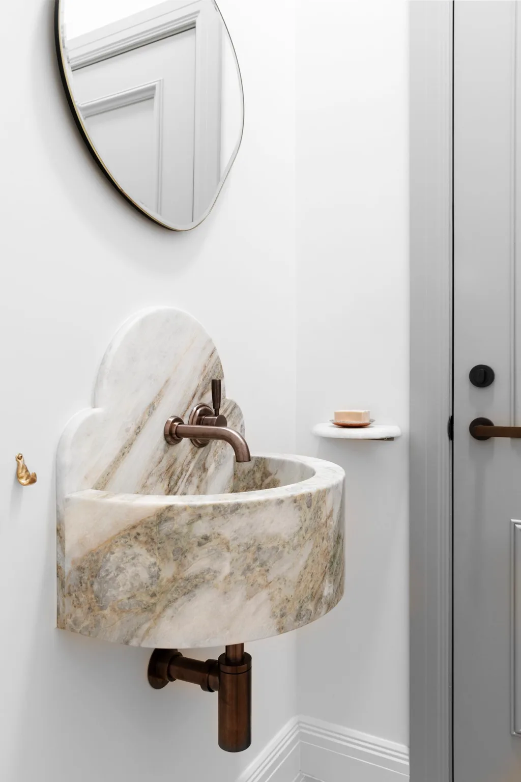 A Hamptons-Meets-"Cottage-y" Style California Bungalow