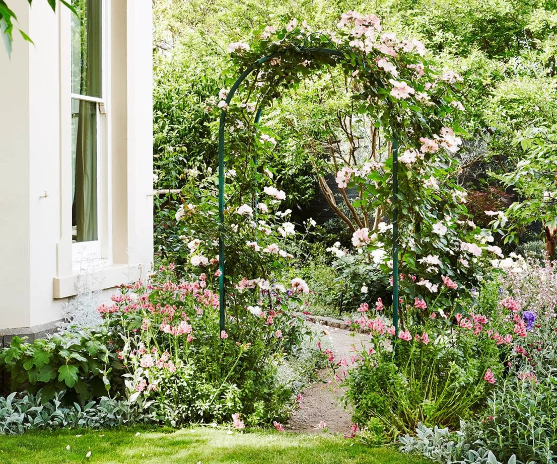 Side Gardens: 9 Inspiring Ideas To Elevate Your Home
