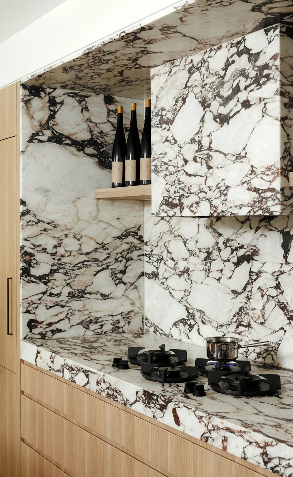 Integrated gas cooktop creates dream kitchen