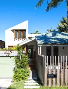 An Eco-Friendly Beach House On The Northern Beaches
