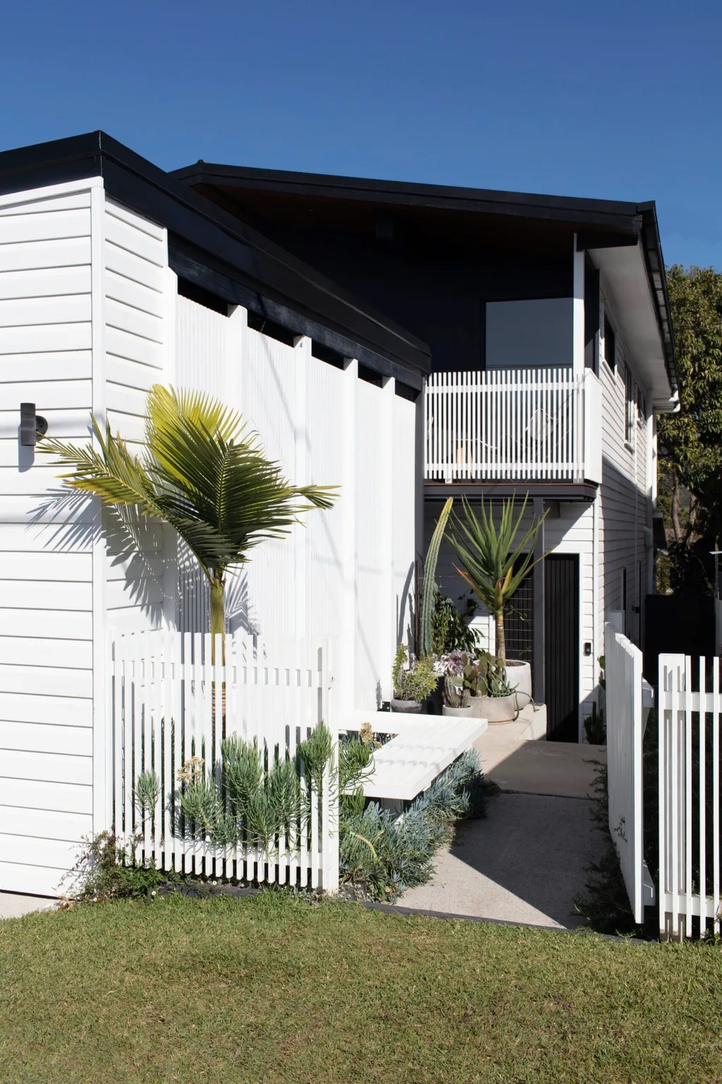 A Renovated Postwar Worker's Cottage In Bardon
