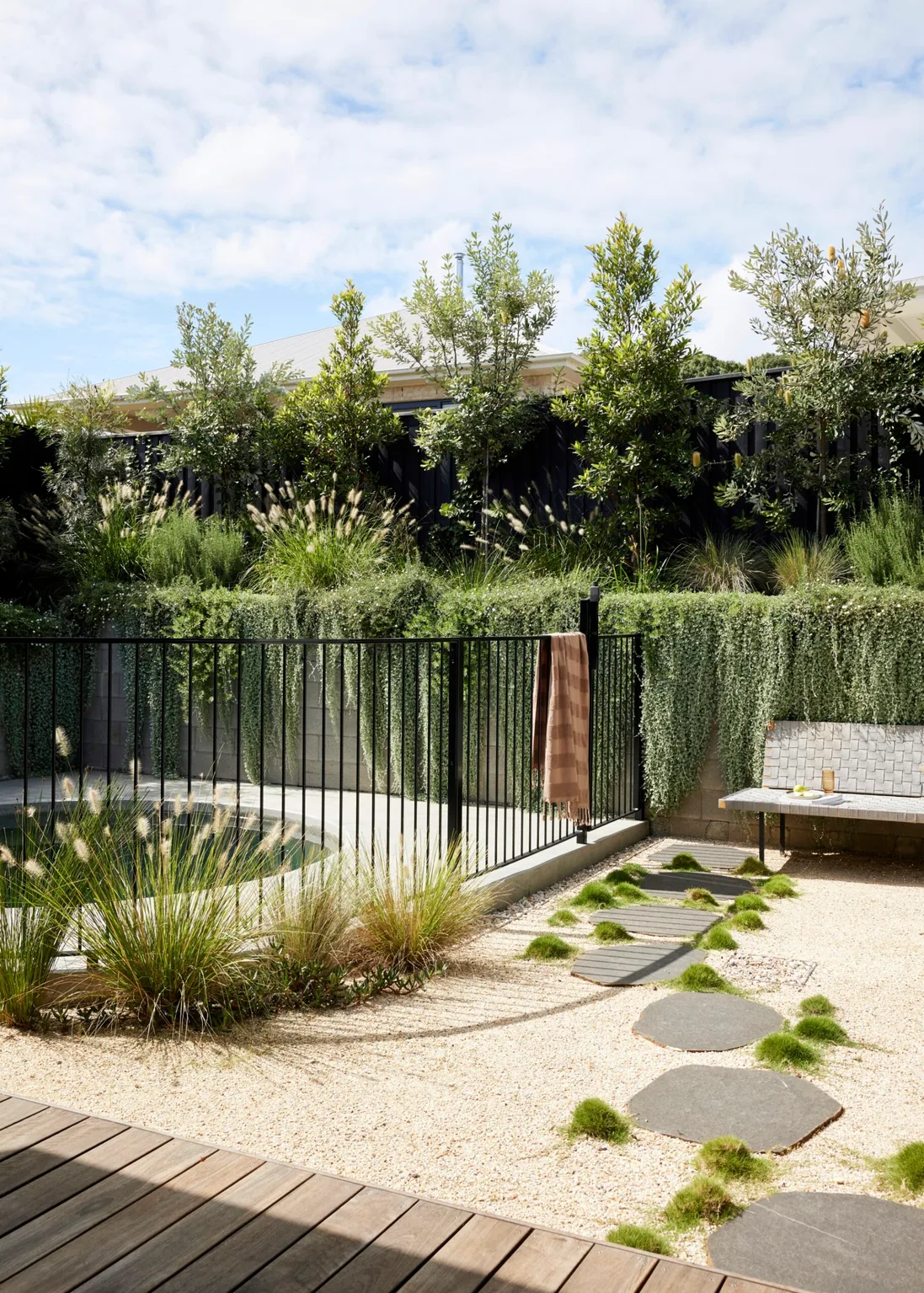 15 Coastal Gardens That Are Robust And Beautiful | Homes To Love